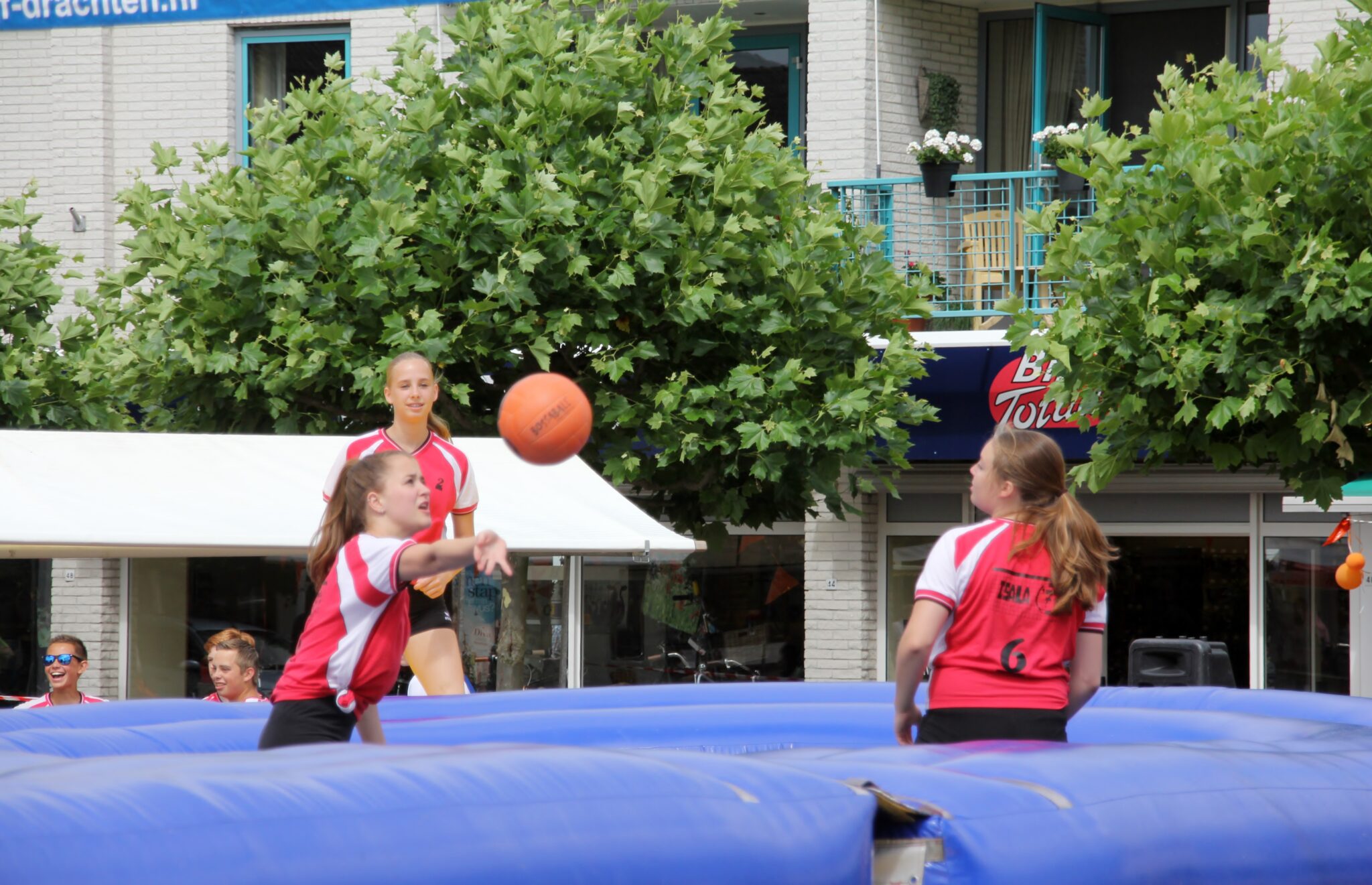 Bossaball vs. Sepak Takraw: Zwei Sportarten im Vergleich